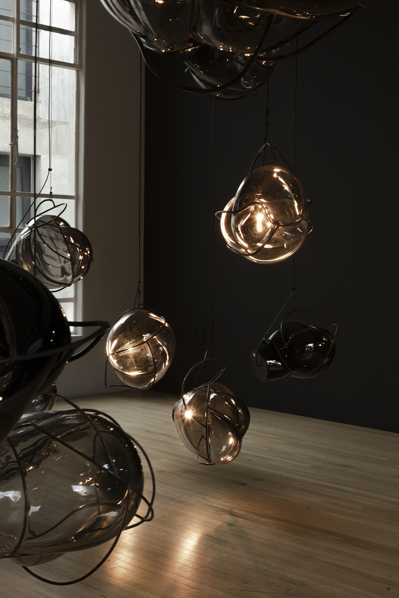 EWE | NEBULA LIGHTING SCULPTURE – 22 BUBBLES – BLACK GLASS